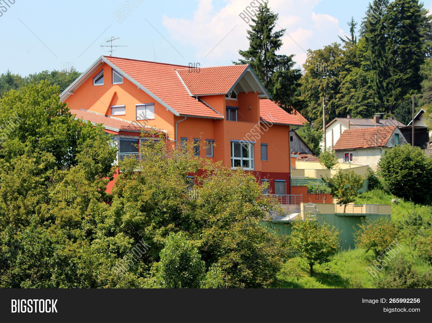 Modern Suburban Family Image & Photo (Free Trial) | Bigstock