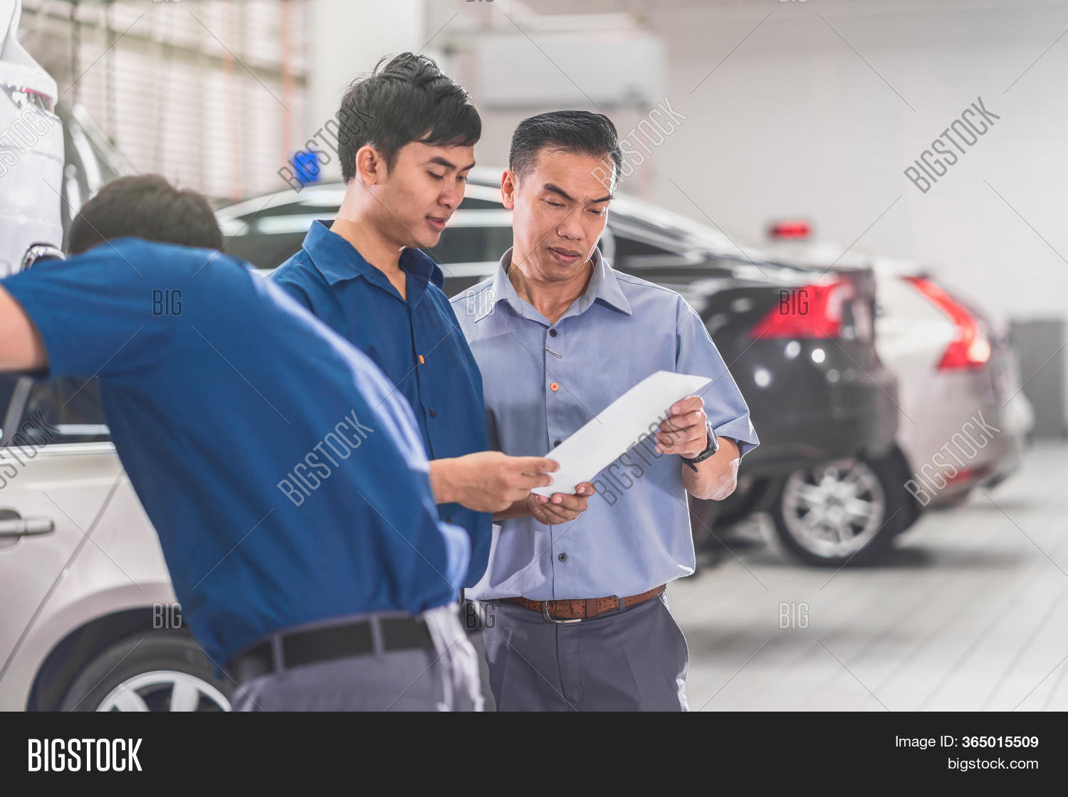 Asian Mechanic Talking Image & Photo (Free Trial) | Bigstock