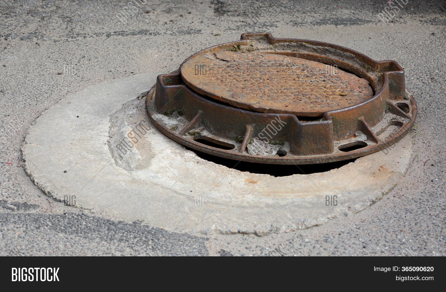 Rusty Metal Manhole Image & Photo (Free Trial) | Bigstock