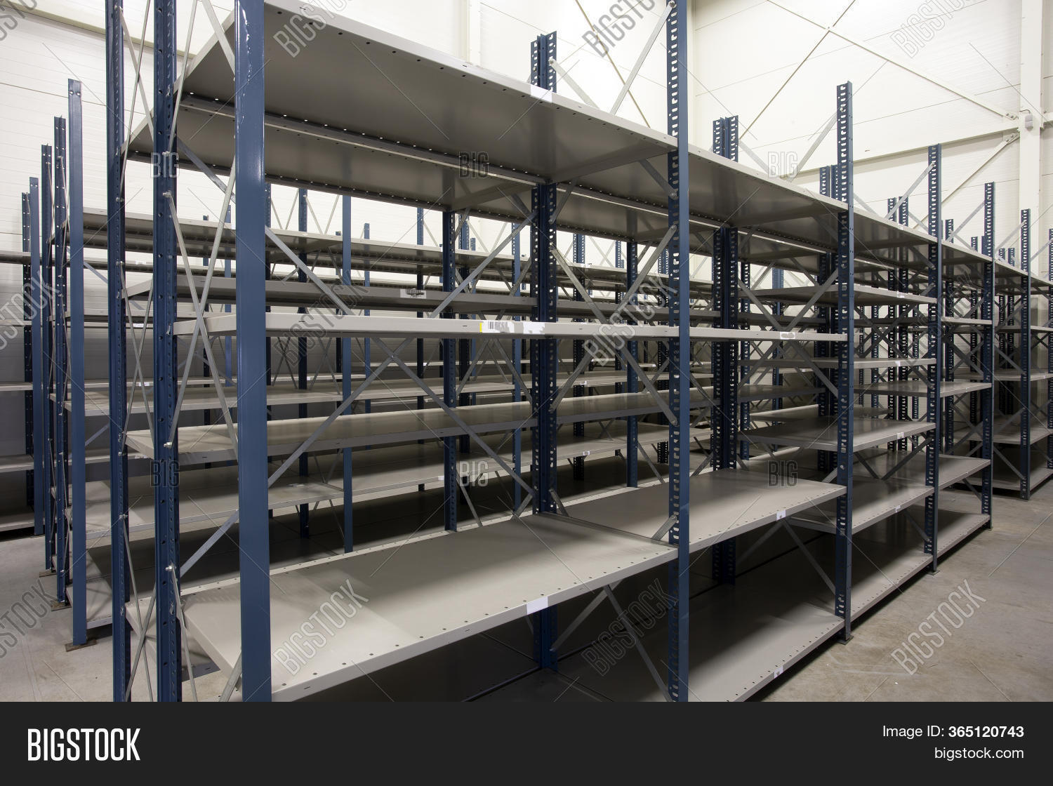Huge Warehouse Empty Image & Photo (Free Trial) | Bigstock