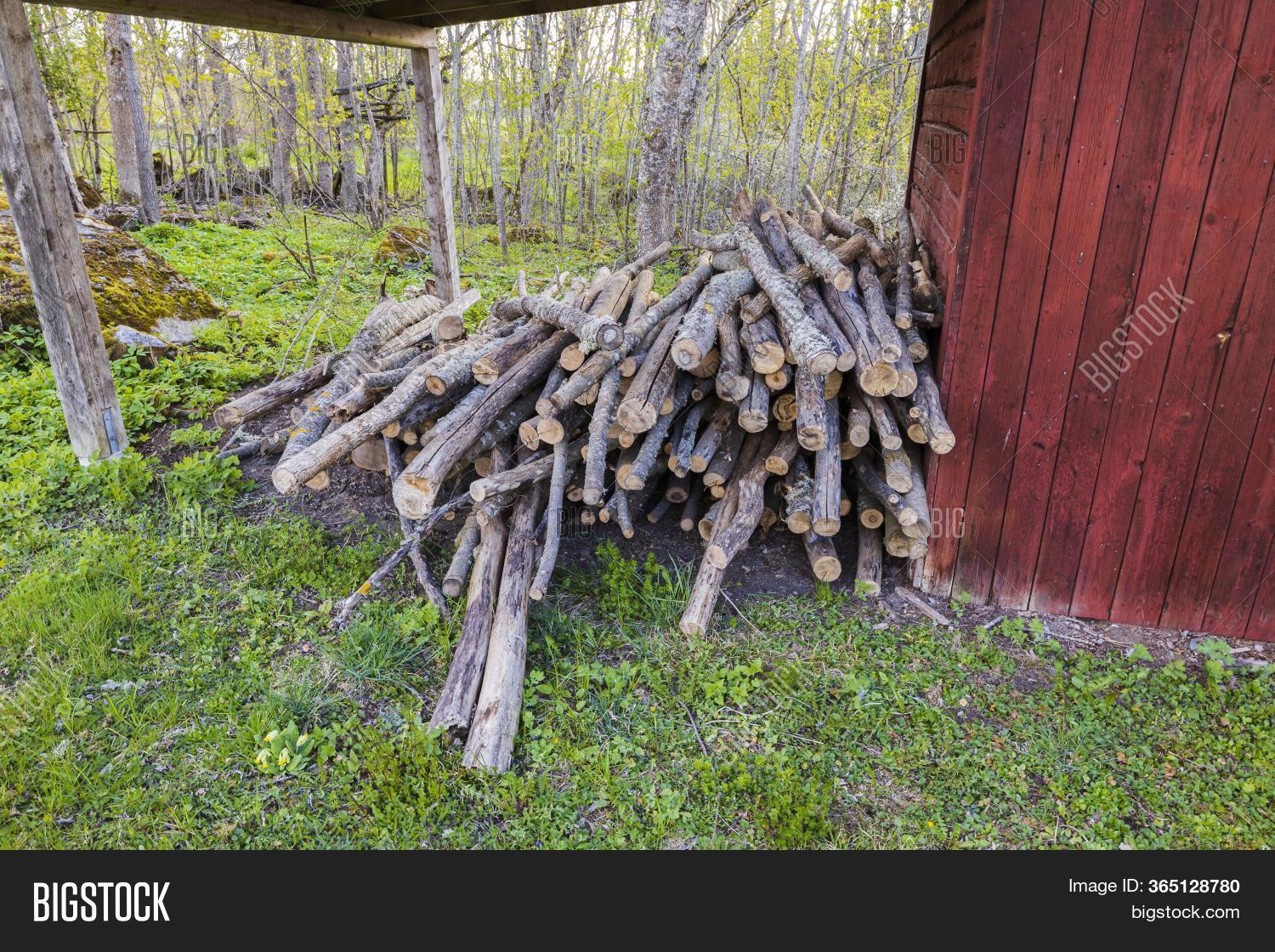 Close View Overhang Image & Photo (Free Trial) | Bigstock