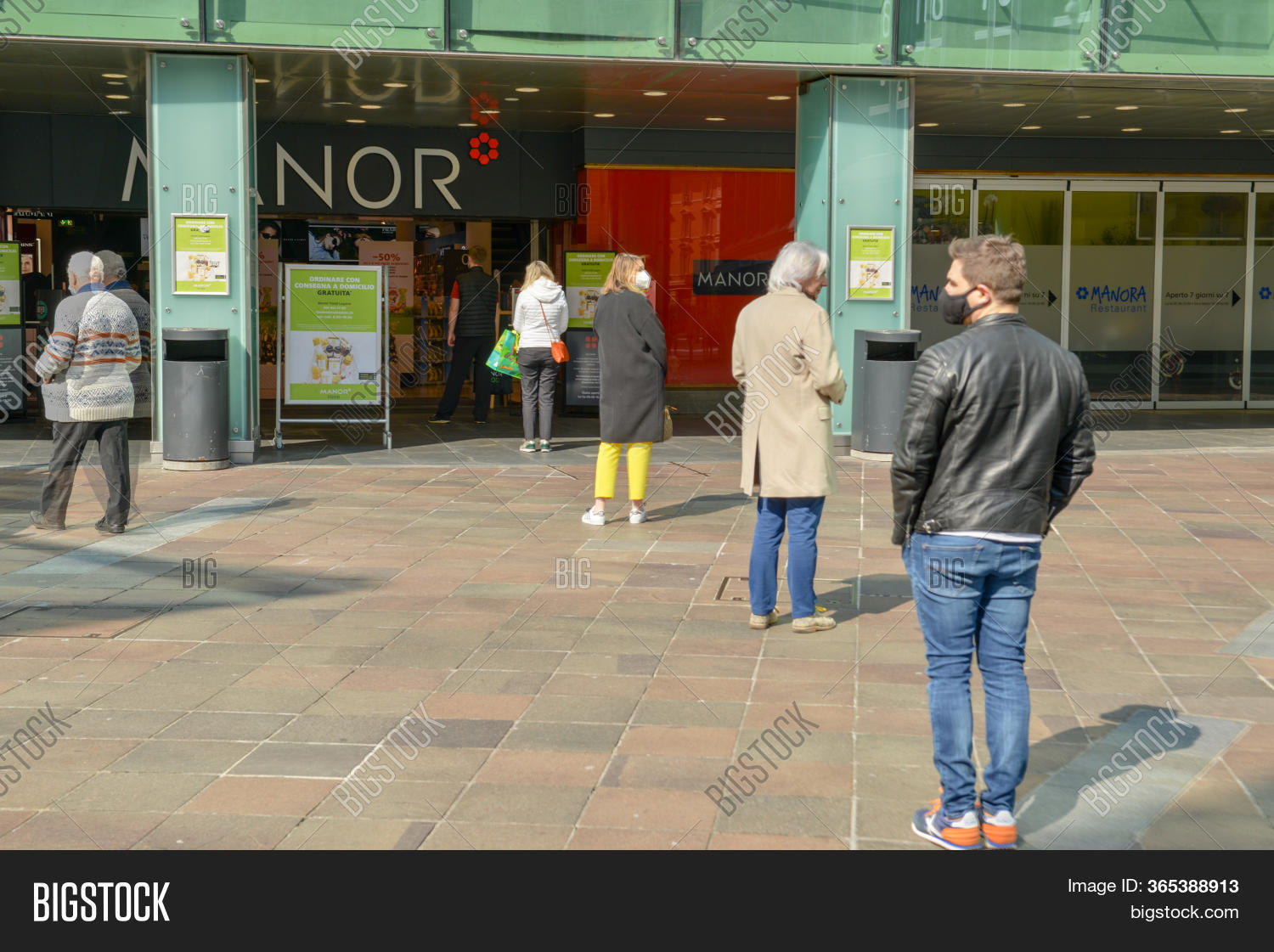 People Queuing Front Image & Photo (Free Trial) | Bigstock