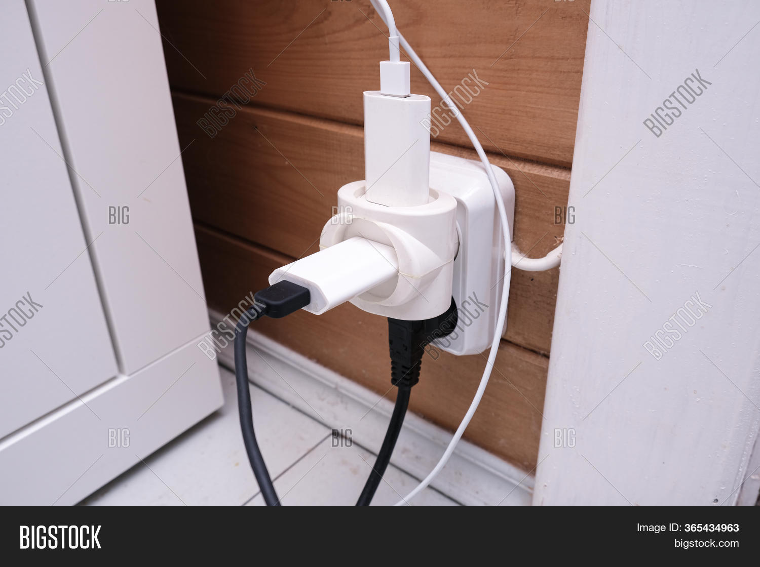 Overloaded Outlet Image & Photo (Free Trial) | Bigstock