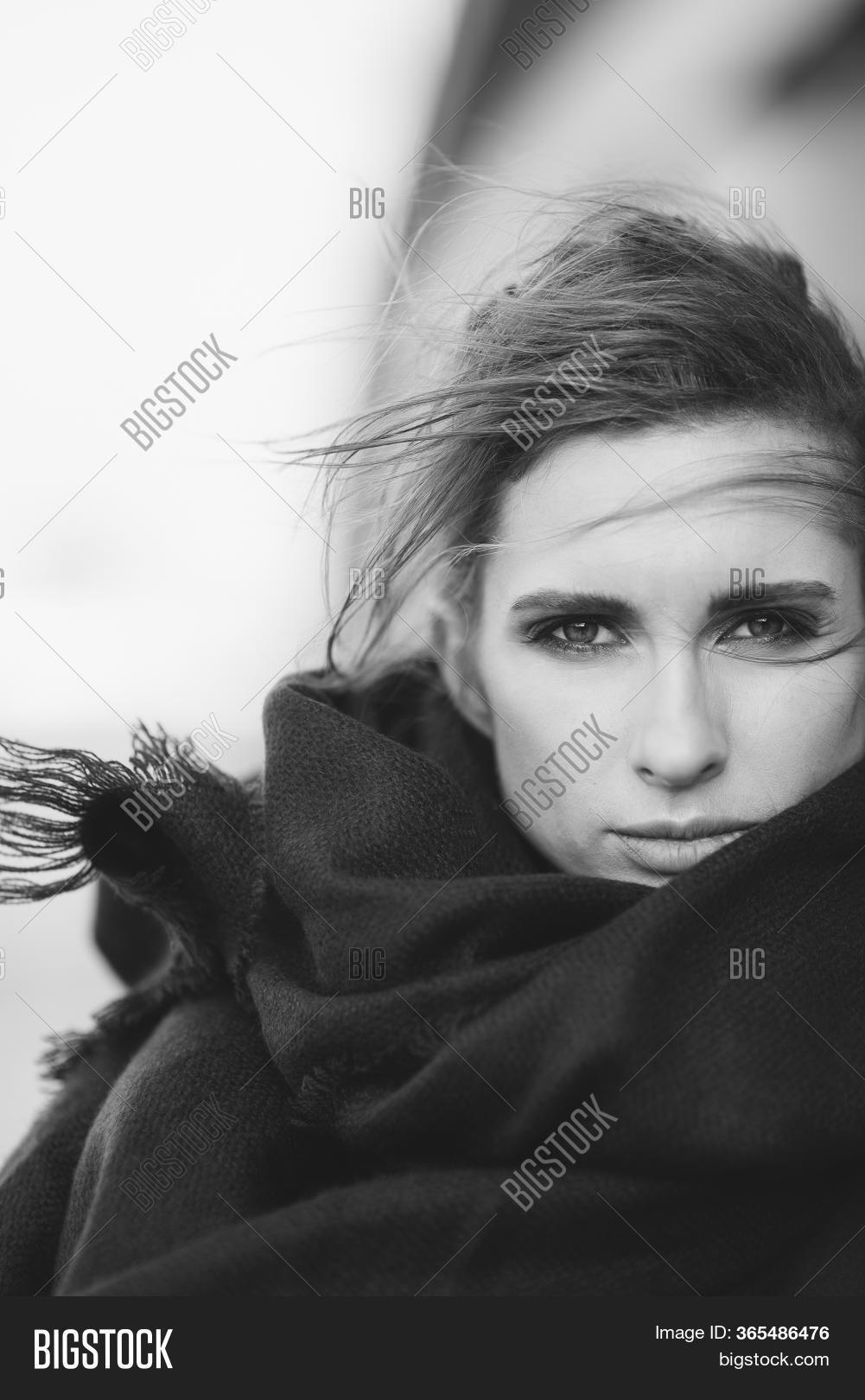 Beautiful Lonely Woman Image & Photo (Free Trial) | Bigstock