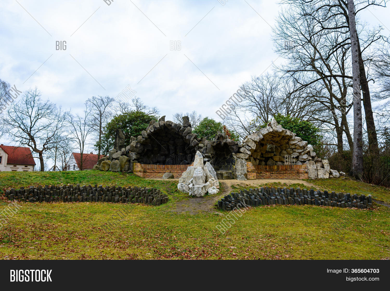 Beautiful Monument Image & Photo (Free Trial) | Bigstock