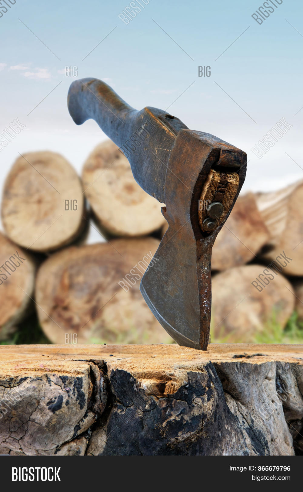 Old Rusty Axe Wooden Image & Photo (Free Trial) | Bigstock