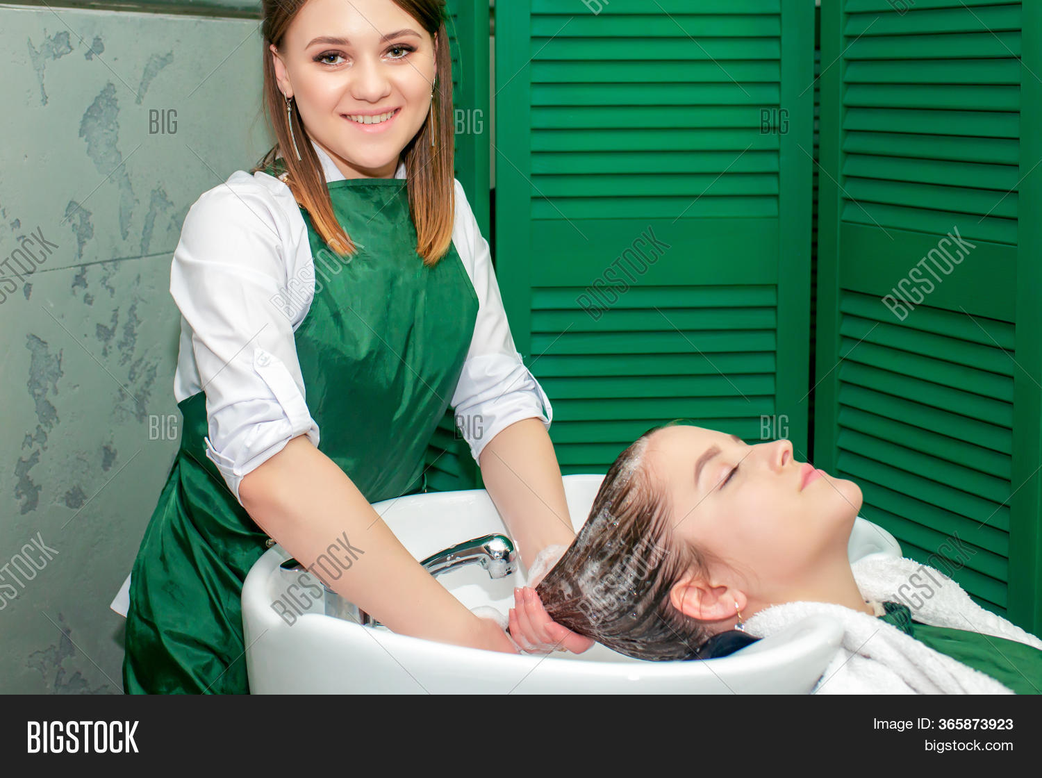 Hairdresser Washing Image & Photo (Free Trial) | Bigstock