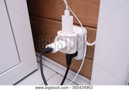 Overloaded Outlet Image & Photo (Free Trial) | Bigstock