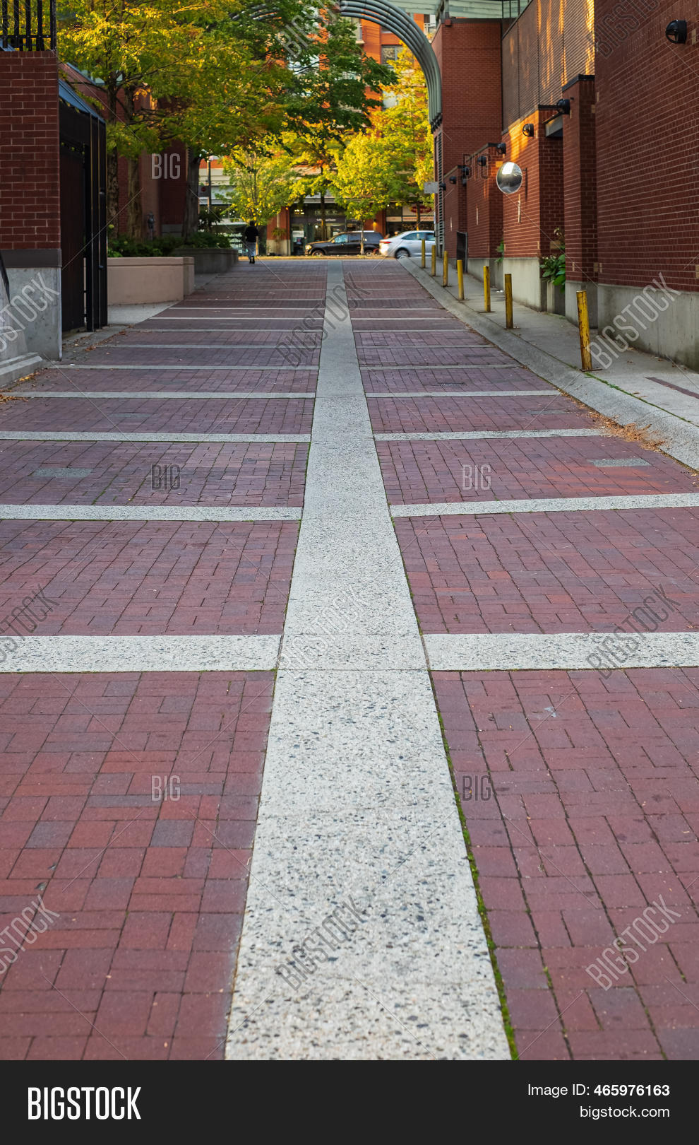 Inner City Alleyway Image & Photo (Free Trial) | Bigstock