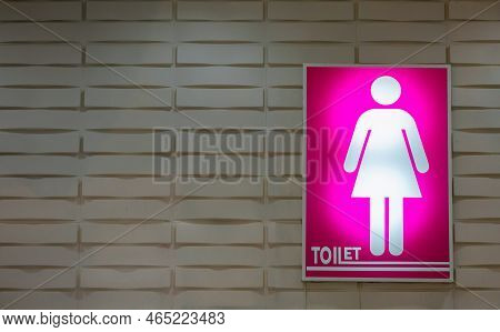 Sign Public Toilets Image & Photo (Free Trial) | Bigstock