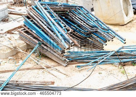Steel Scaffolding Legs Image & Photo (Free Trial) | Bigstock