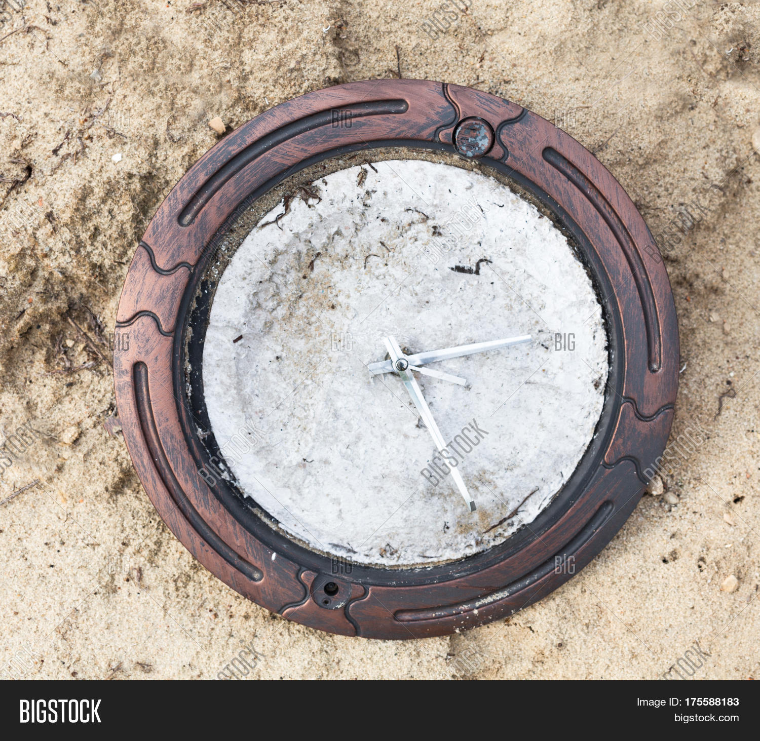 Old Broken Wall Clock Image & Photo (Free Trial) | Bigstock