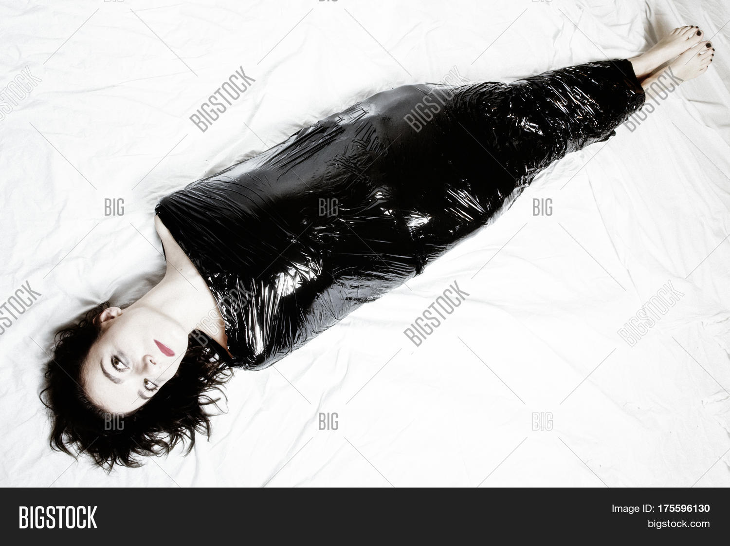 Murdered Woman Corpse Image & Photo (Free Trial) | Bigstock