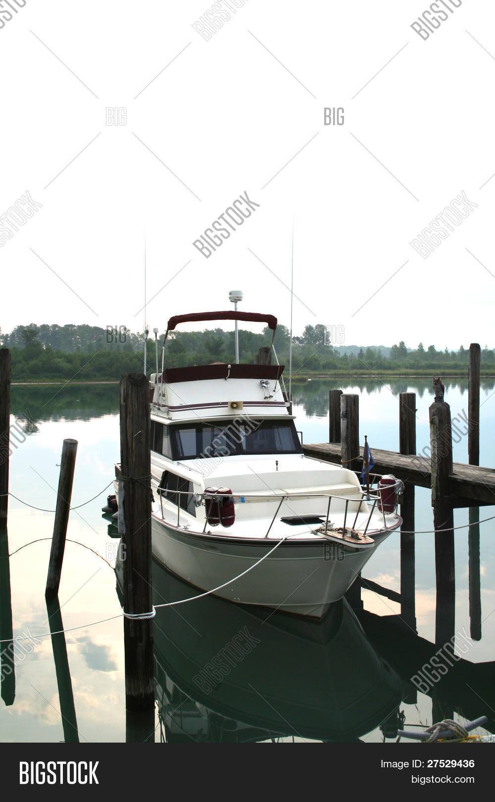 Single White Boat Image & Photo (Free Trial) | Bigstock