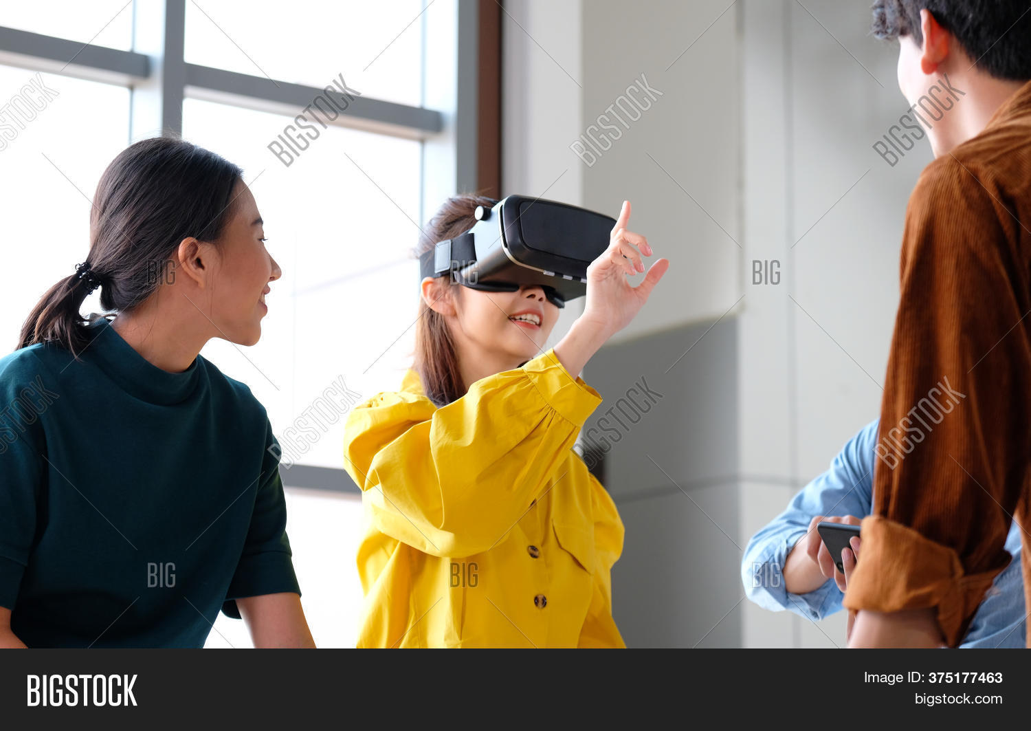 Vr Mobile Phone Image & Photo (Free Trial) | Bigstock