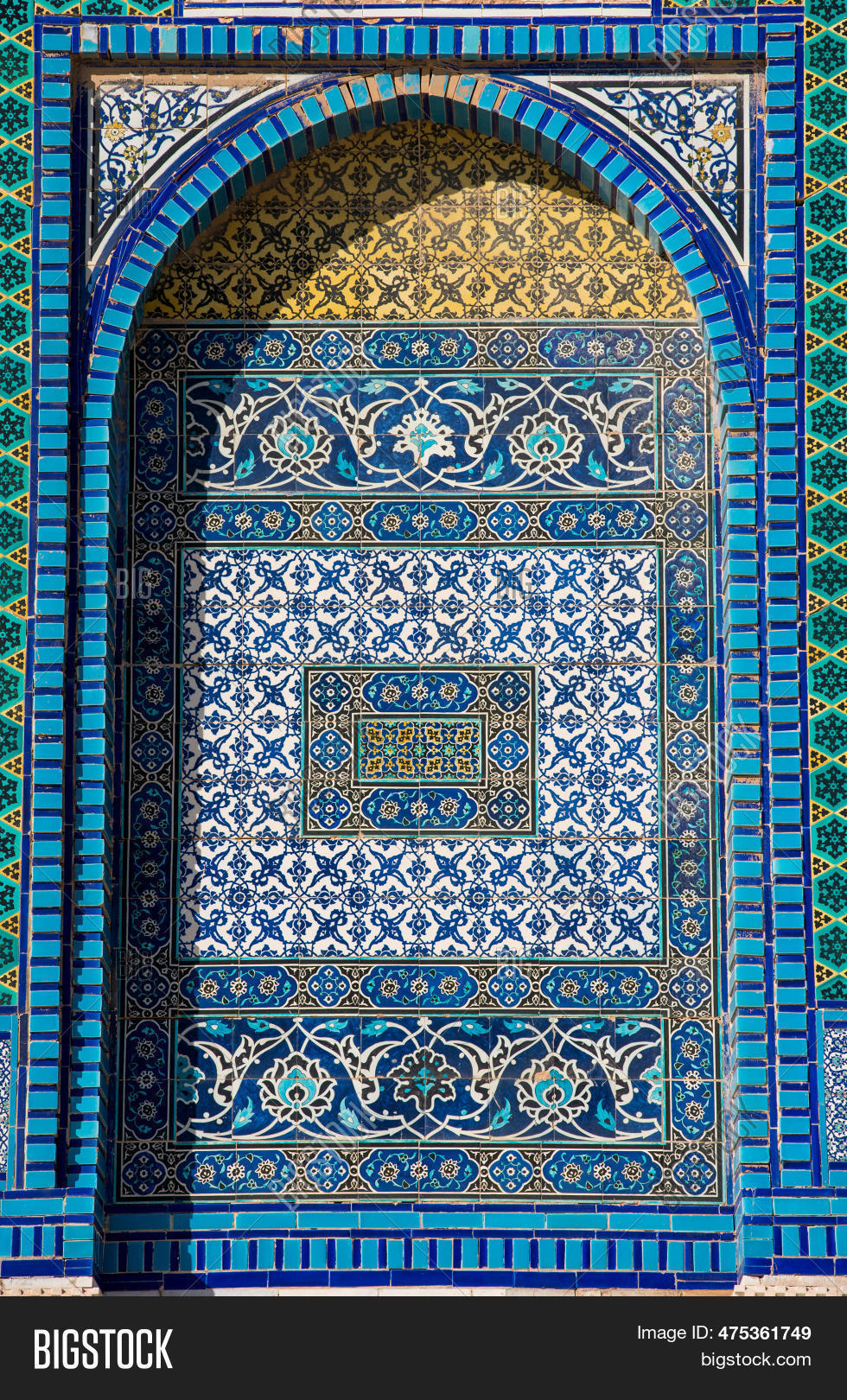 Bild och foto med Arabic (kostnadsfritt prov) | Bigstock