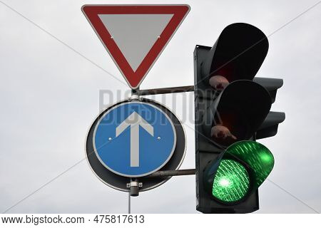 Traffic Light Green Image & Photo (Free Trial) | Bigstock