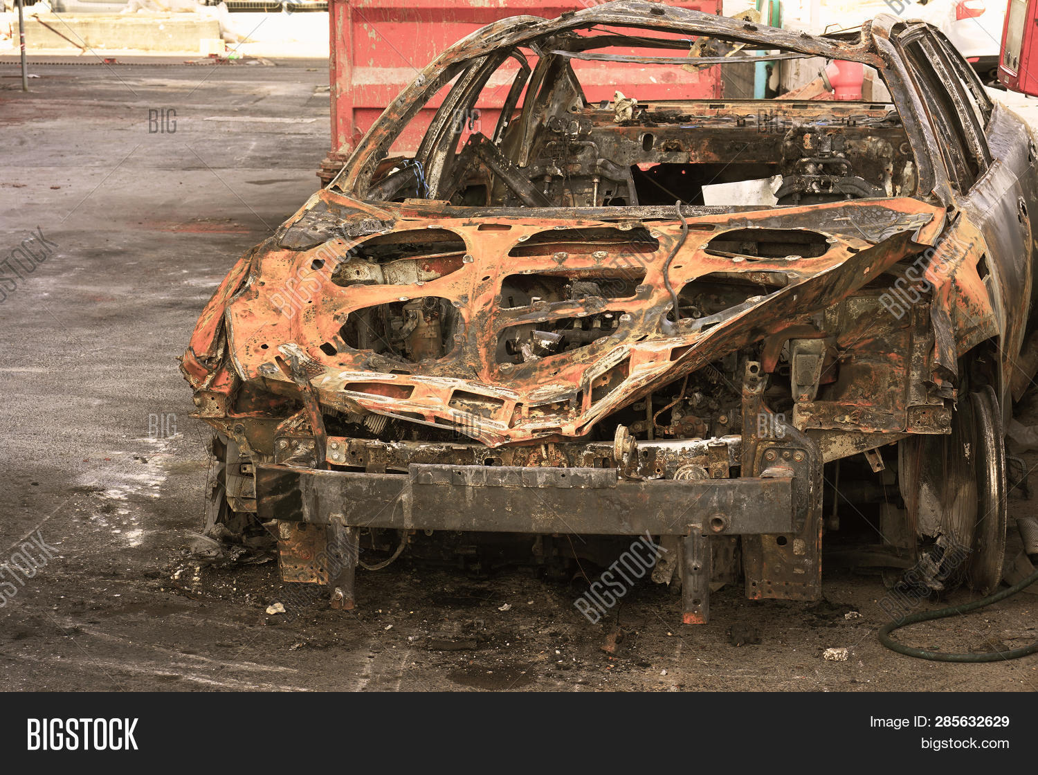 Burned Car, Burned-out Image & Photo (Free Trial) | Bigstock