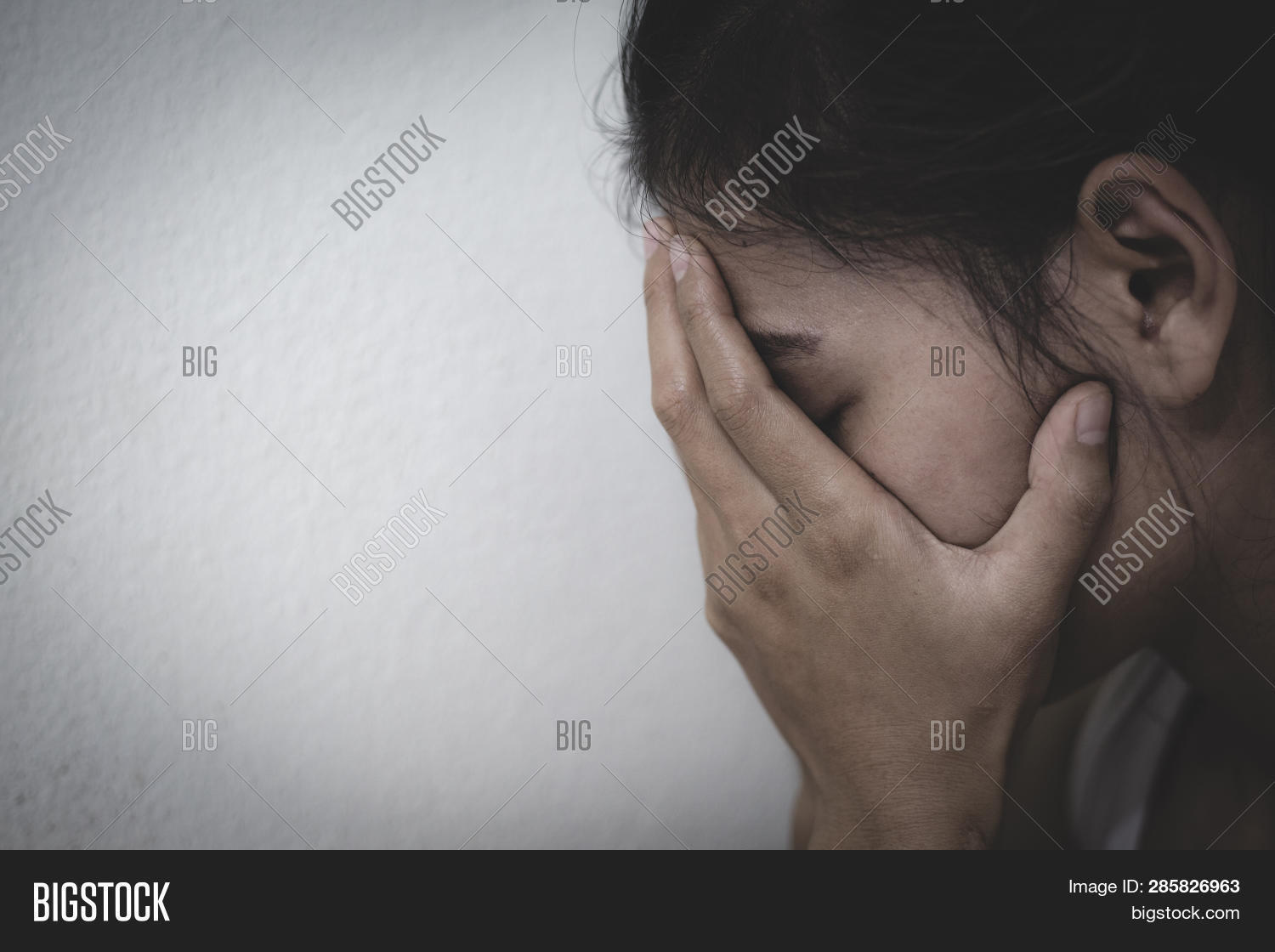 Scared Young Woman Image & Photo (Free Trial) | Bigstock