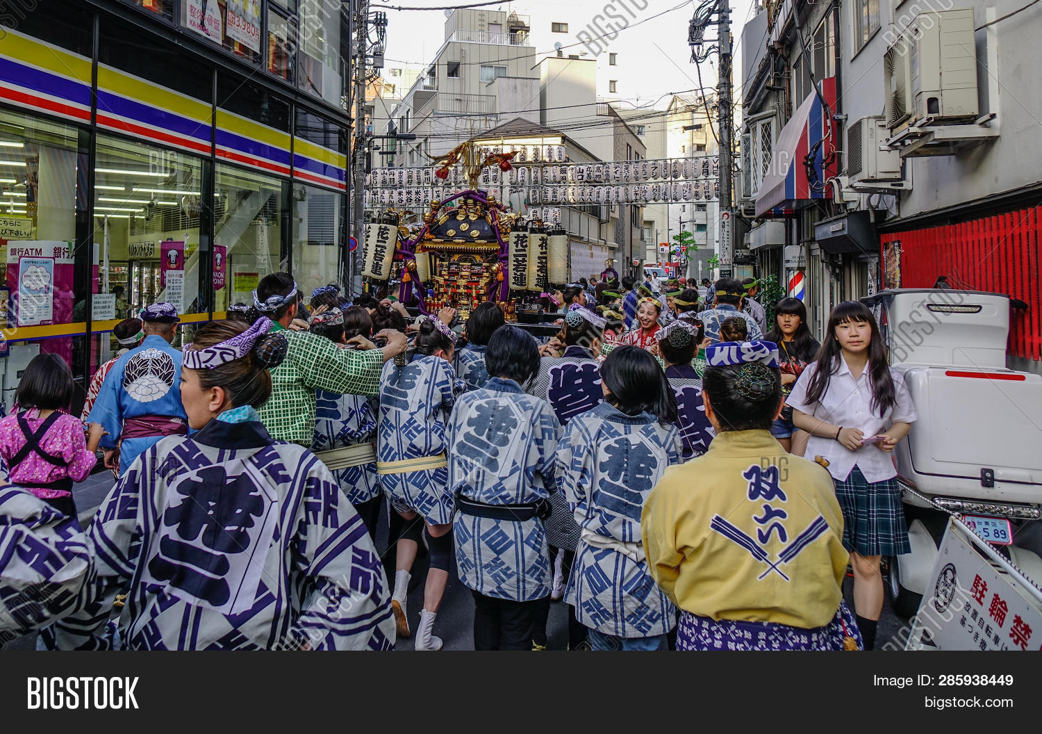 Procession Mikoshi Image & Photo (Free Trial) | Bigstock