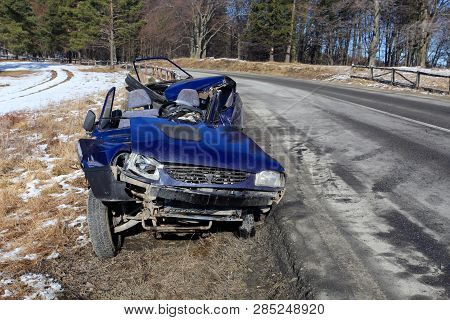 Front Blue Car Damaged Image & Photo (Free Trial) | Bigstock