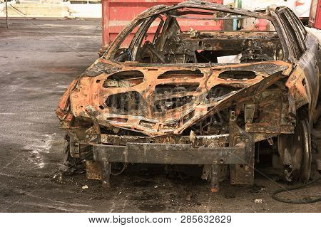 Burned Car, Burned-out Image & Photo (Free Trial) | Bigstock