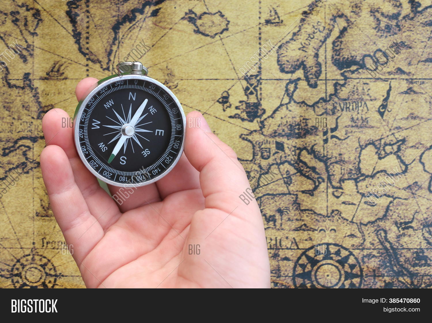 Classic Round Compass Image & Photo (Free Trial) | Bigstock