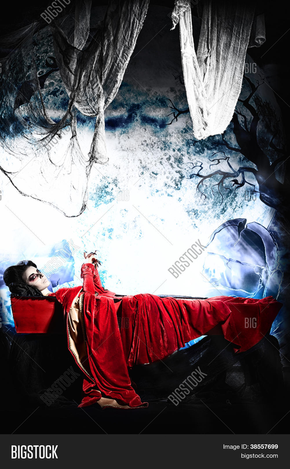 Bloodthirsty Vampire Image & Photo (Free Trial) | Bigstock