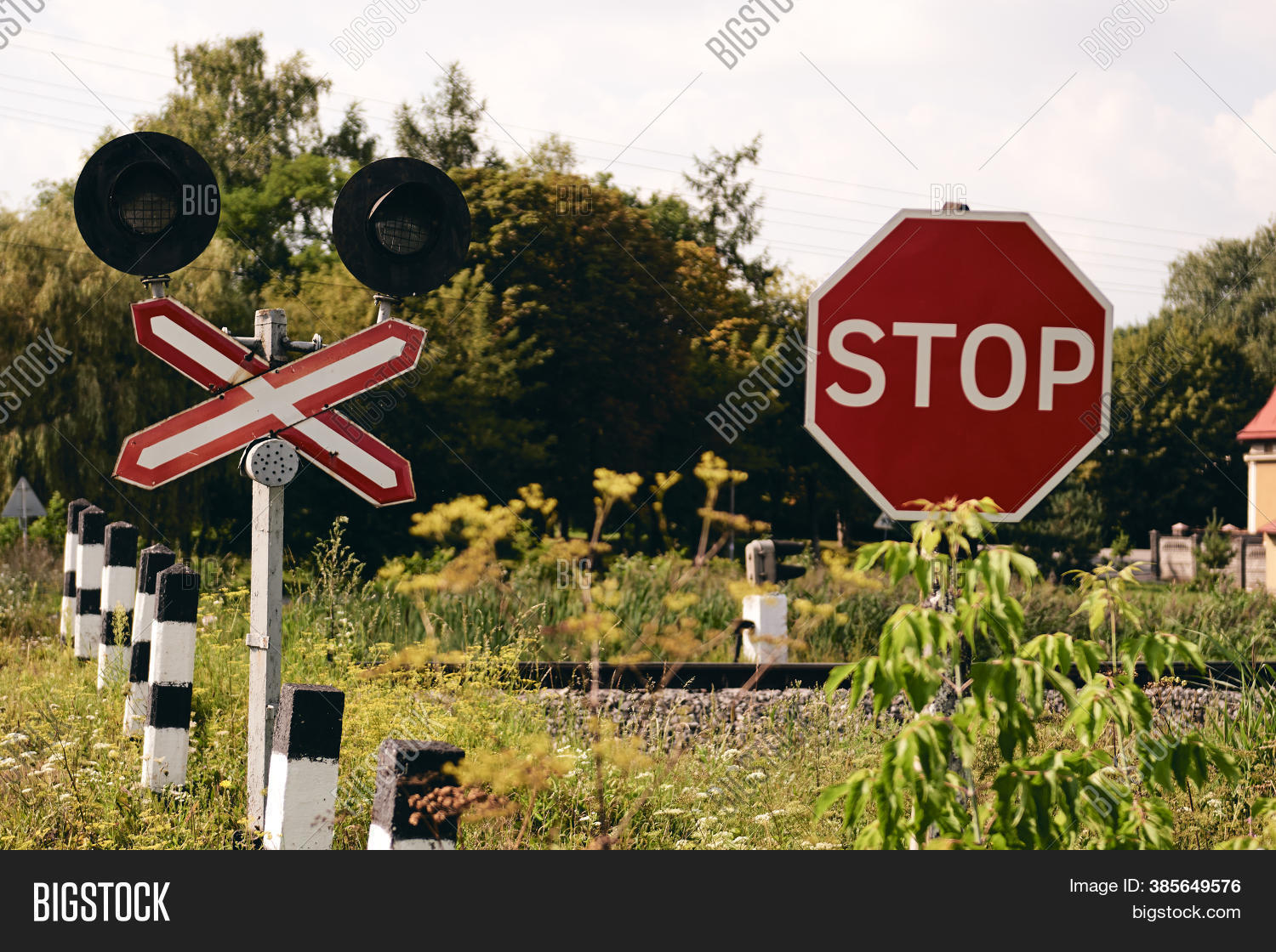 Railroad Crossing Stop Image & Photo (Free Trial) | Bigstock