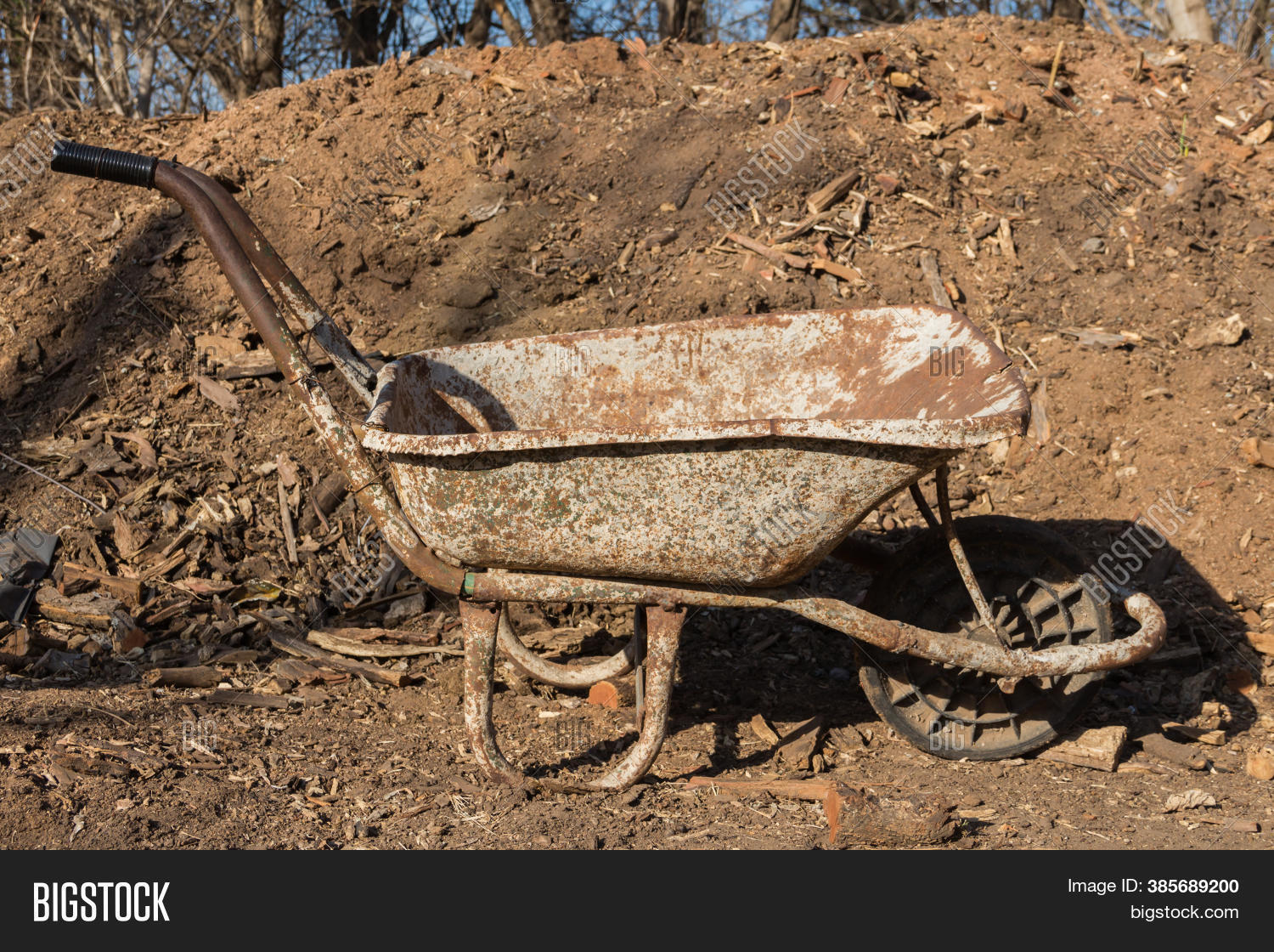 Old Old Wheelbarrow Image & Photo (Free Trial) | Bigstock