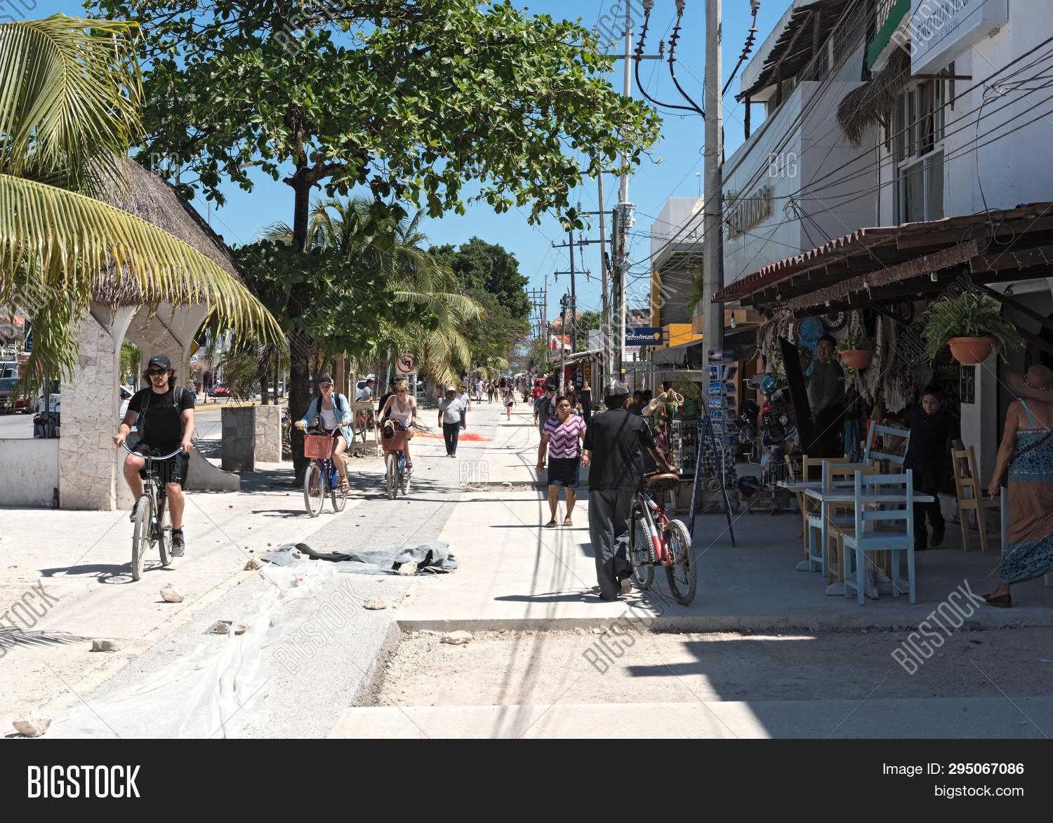 Imagen y foto Main Street Tulum (prueba gratis) | Bigstock