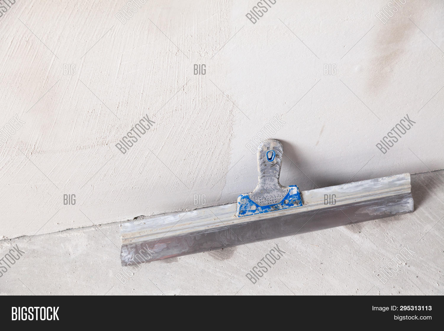 Spatula Stands Near Image & Photo (Free Trial) | Bigstock
