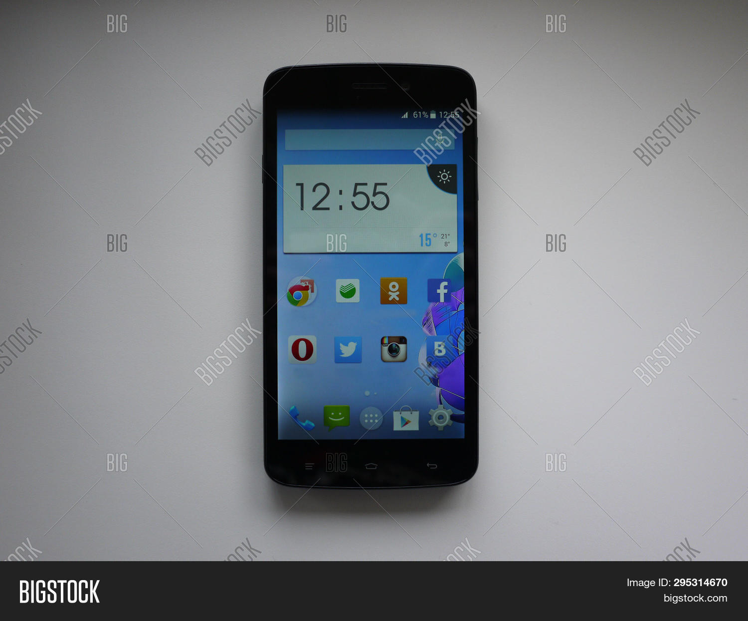 Smartphone Display Image & Photo (Free Trial) | Bigstock