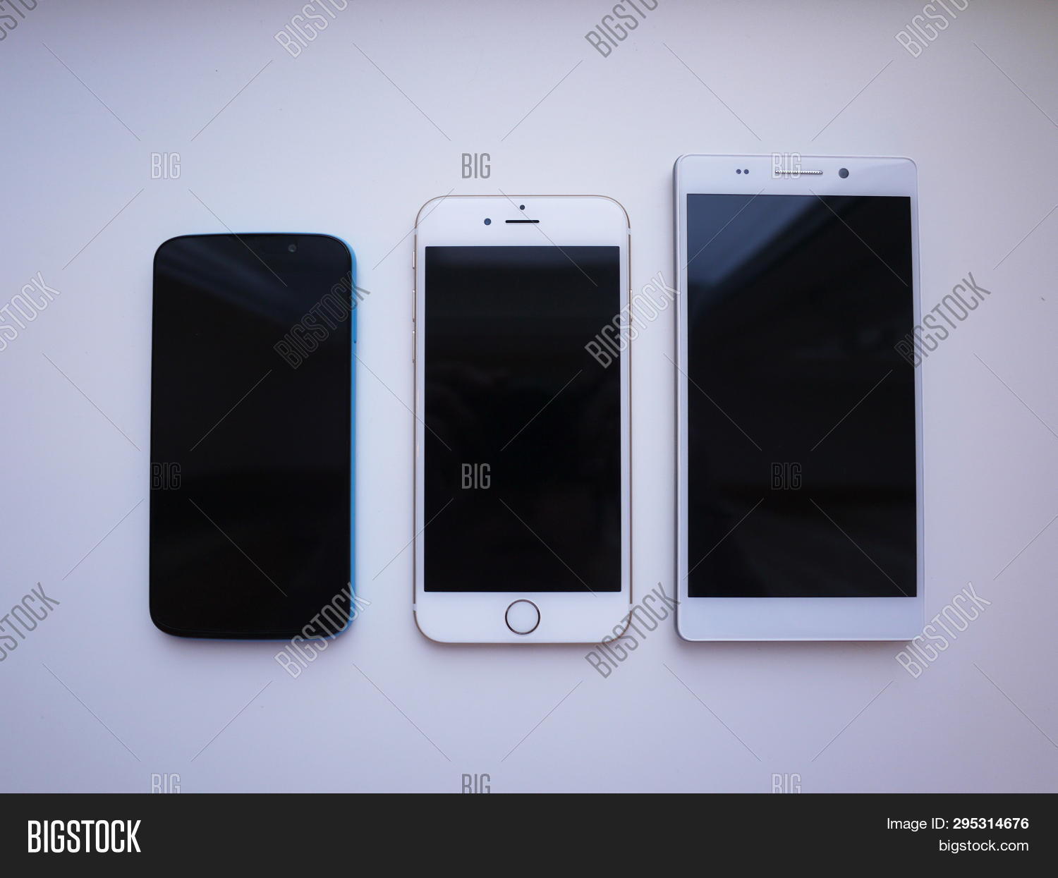 Smartphone Display Image & Photo (Free Trial) | Bigstock