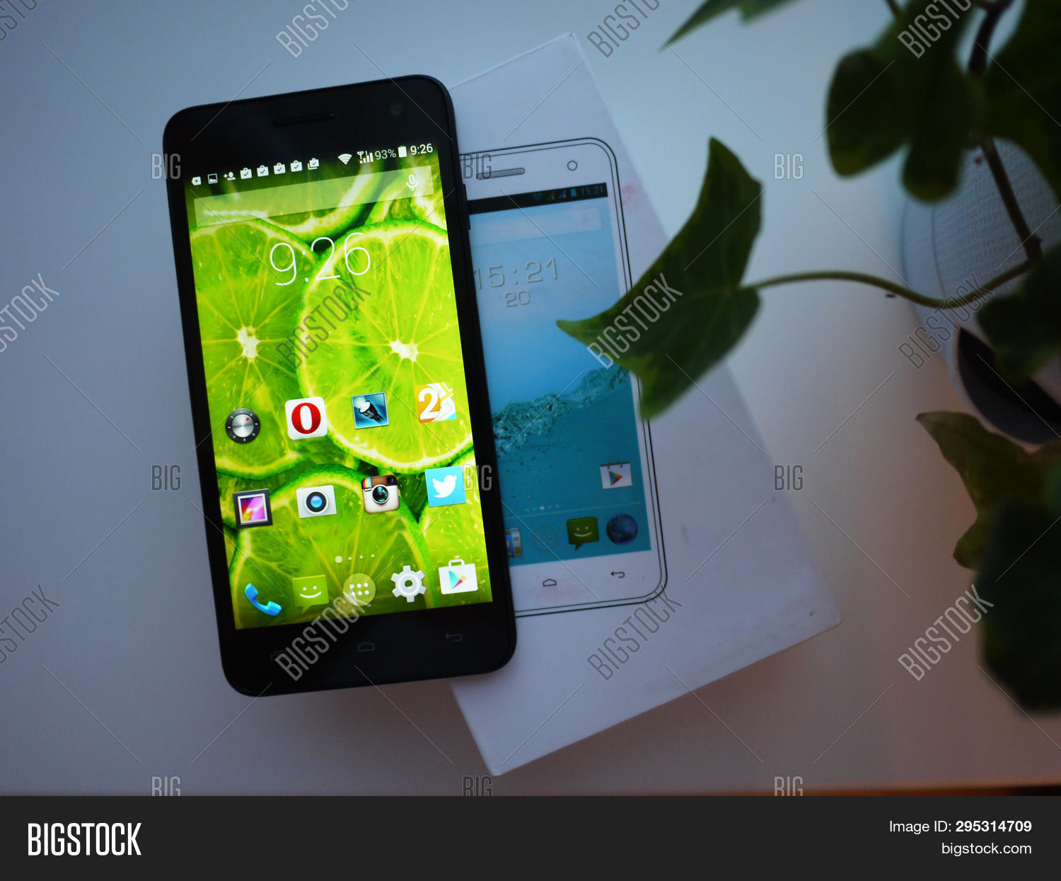 Smartphone Display Image & Photo (Free Trial) | Bigstock