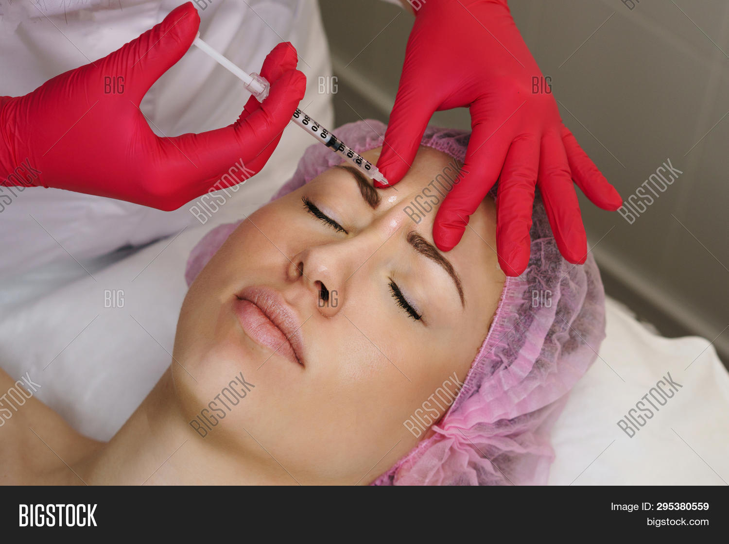 Hands Cosmetologist Image & Photo (Free Trial) | Bigstock