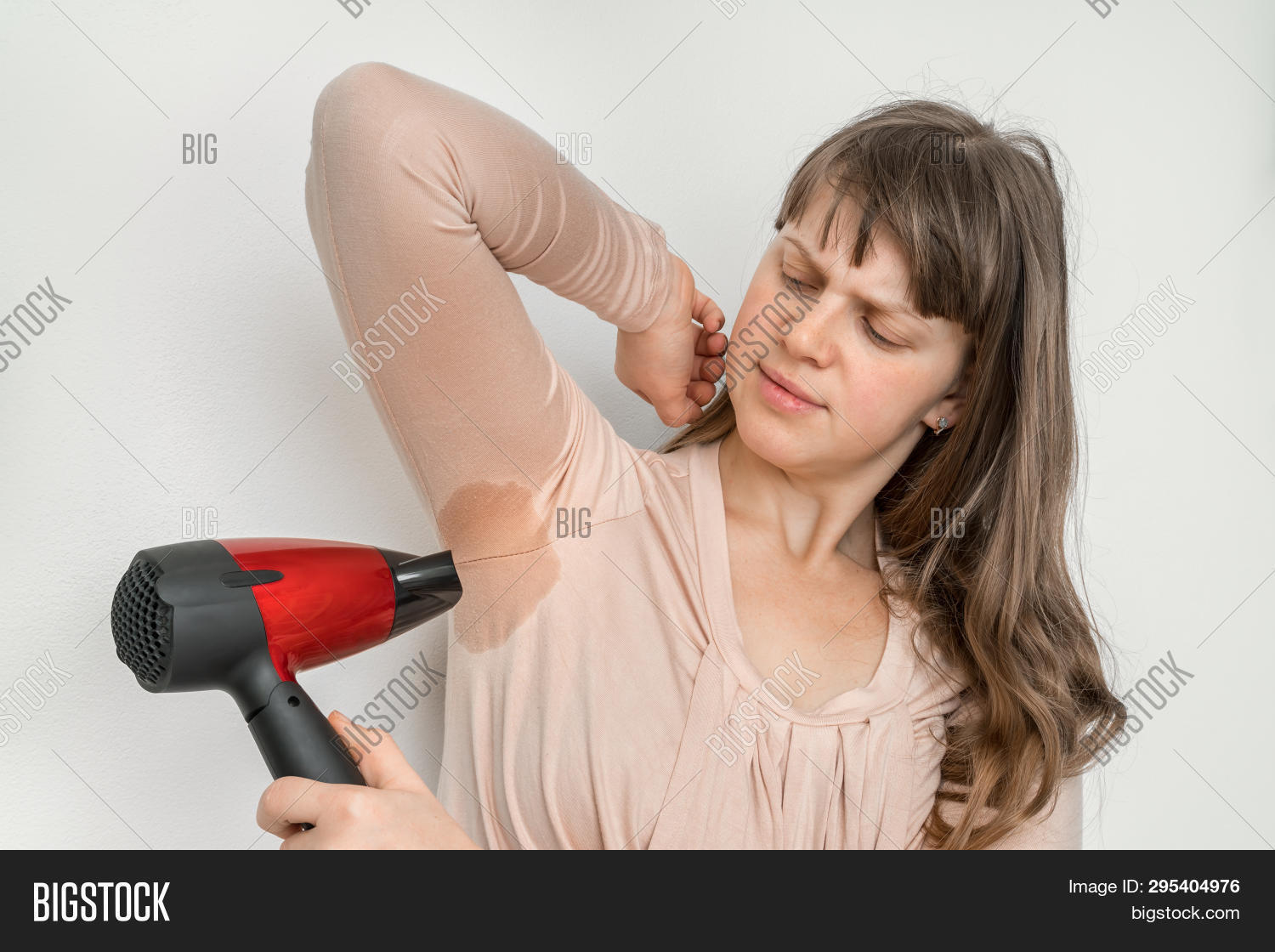 Imagen y foto Woman Drying Her (prueba gratis) | Bigstock