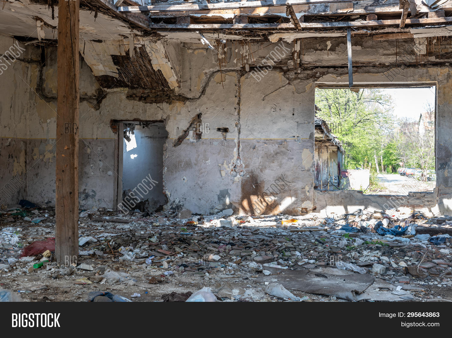 Collapsed Roof Total Image & Photo (Free Trial) | Bigstock