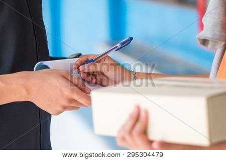 Signing Receipt Image & Photo (Free Trial) | Bigstock