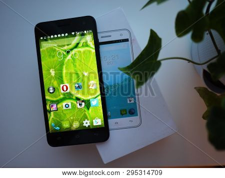 Smartphone Display Image & Photo (Free Trial) | Bigstock