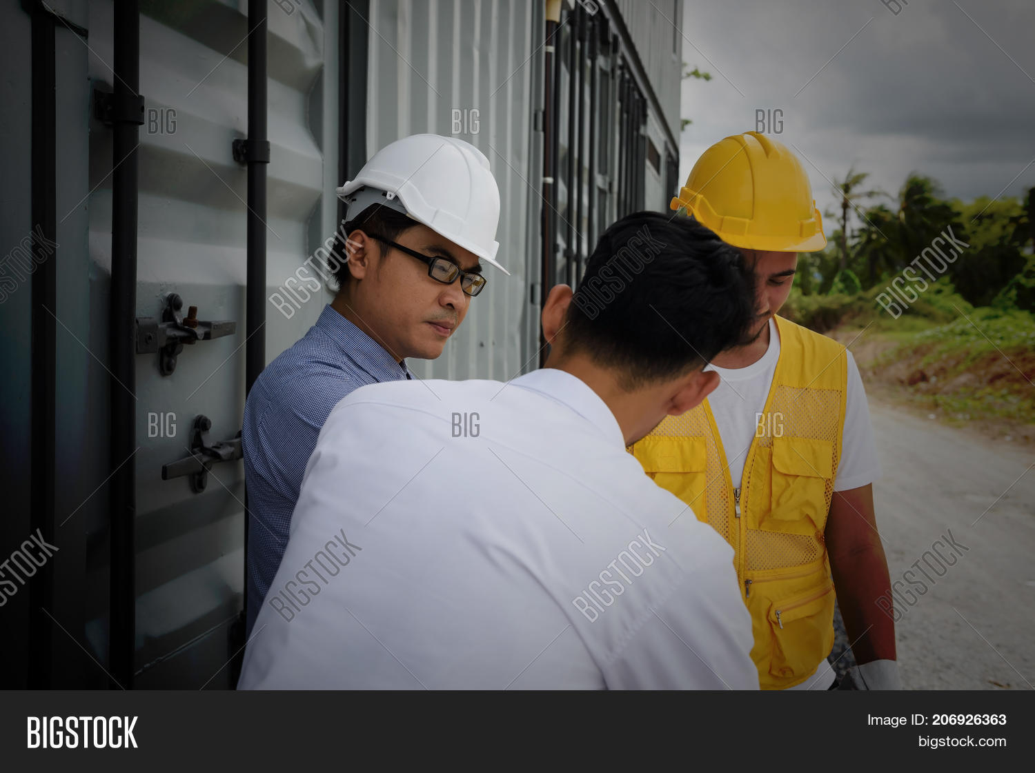 Senior Engineer Listen Image & Photo (Free Trial) | Bigstock