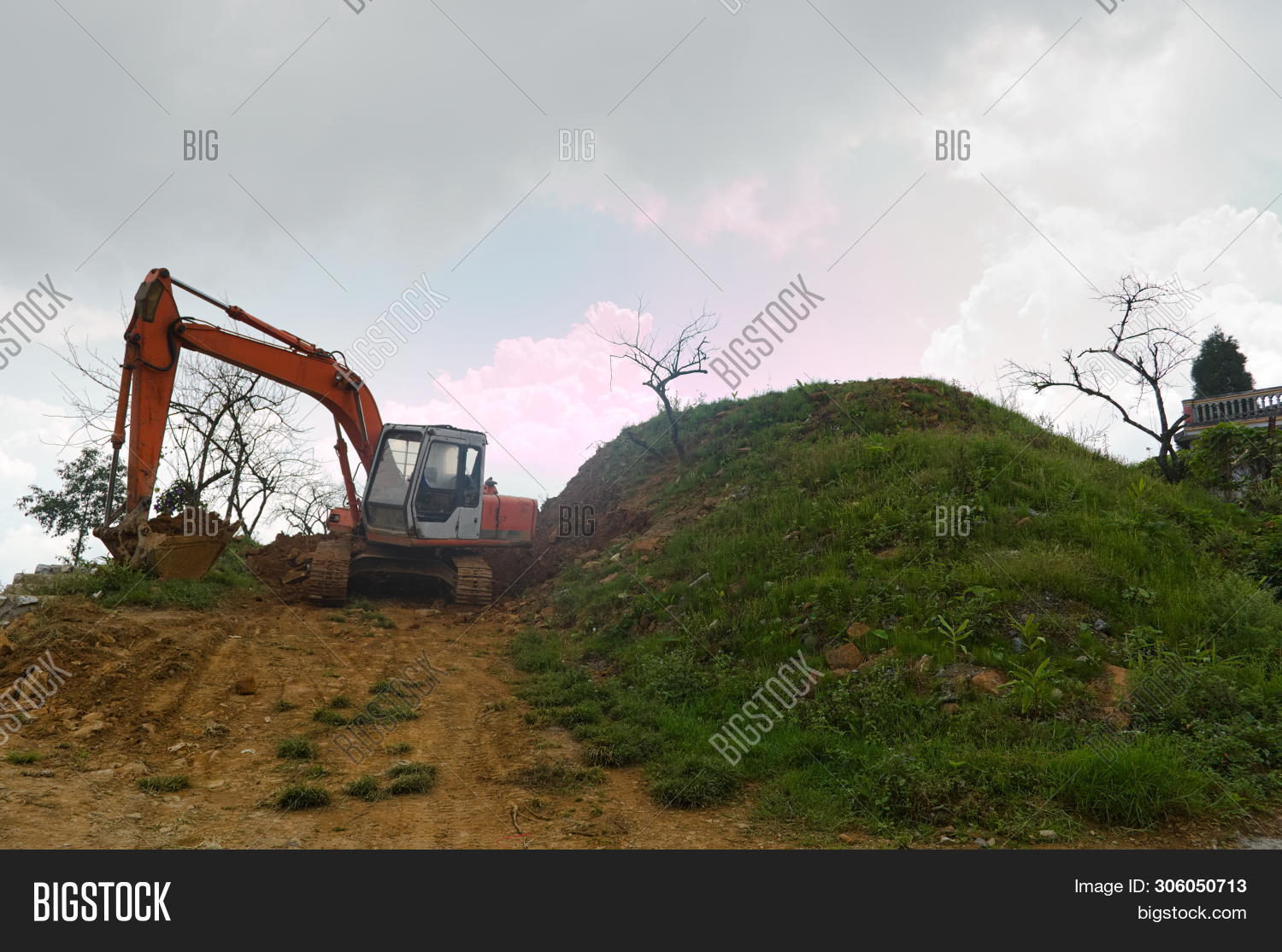Imagen y foto Excavator Digging (prueba gratis) | Bigstock