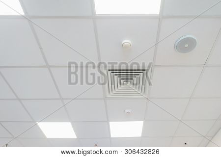 Design And Details Of The Modern Device Ceilings In The Room. Devices ...
