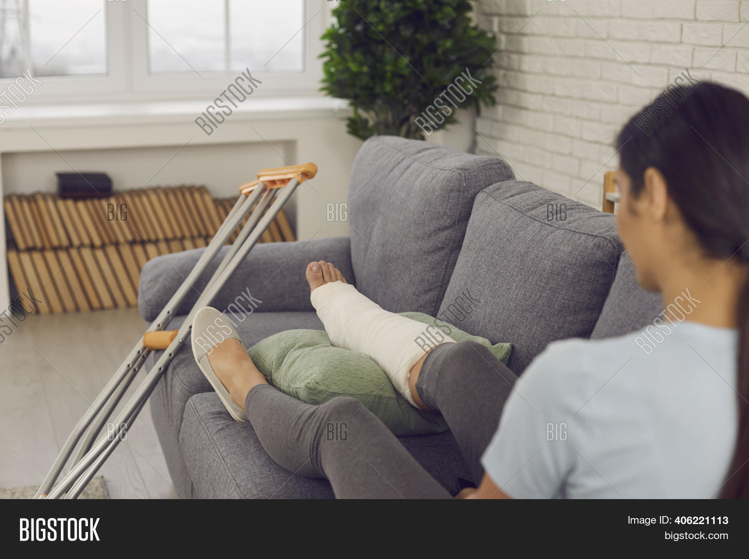 Patient Broken Leg Image & Photo (Free Trial) | Bigstock