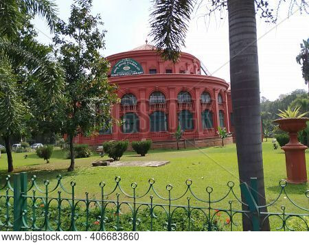 Closeup State Central Image & Photo (Free Trial) | Bigstock