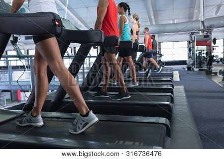 Side View billede og foto (gratis prøveperiode) | Bigstock