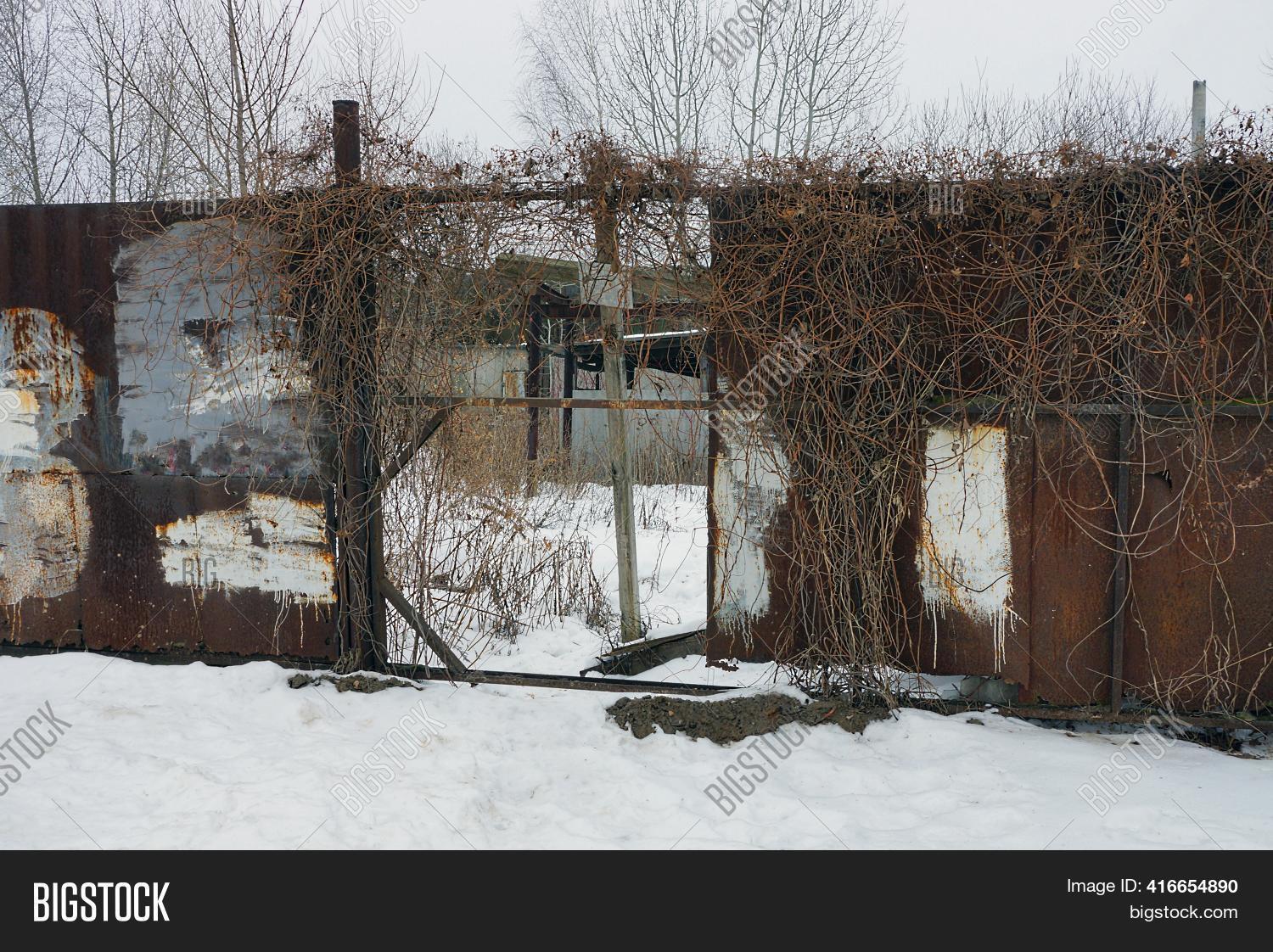 Broken Old Iron Gate Image & Photo (Free Trial) | Bigstock