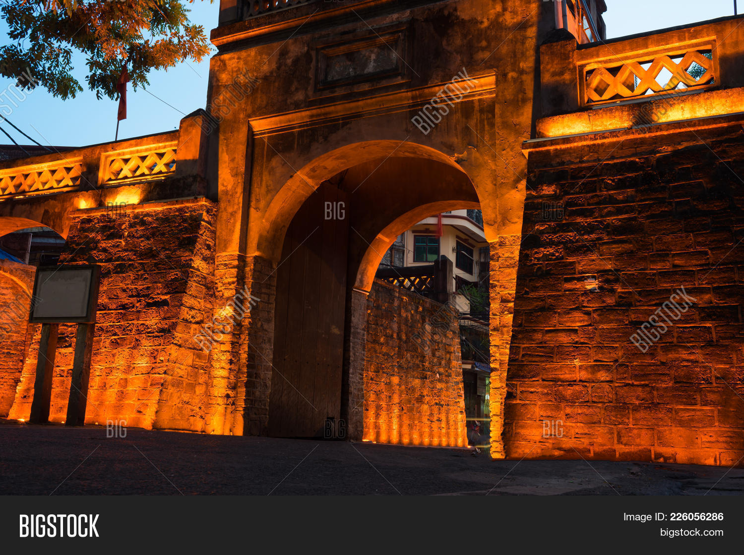 Closeup O Quan Chuong Image & Photo (Free Trial) | Bigstock
