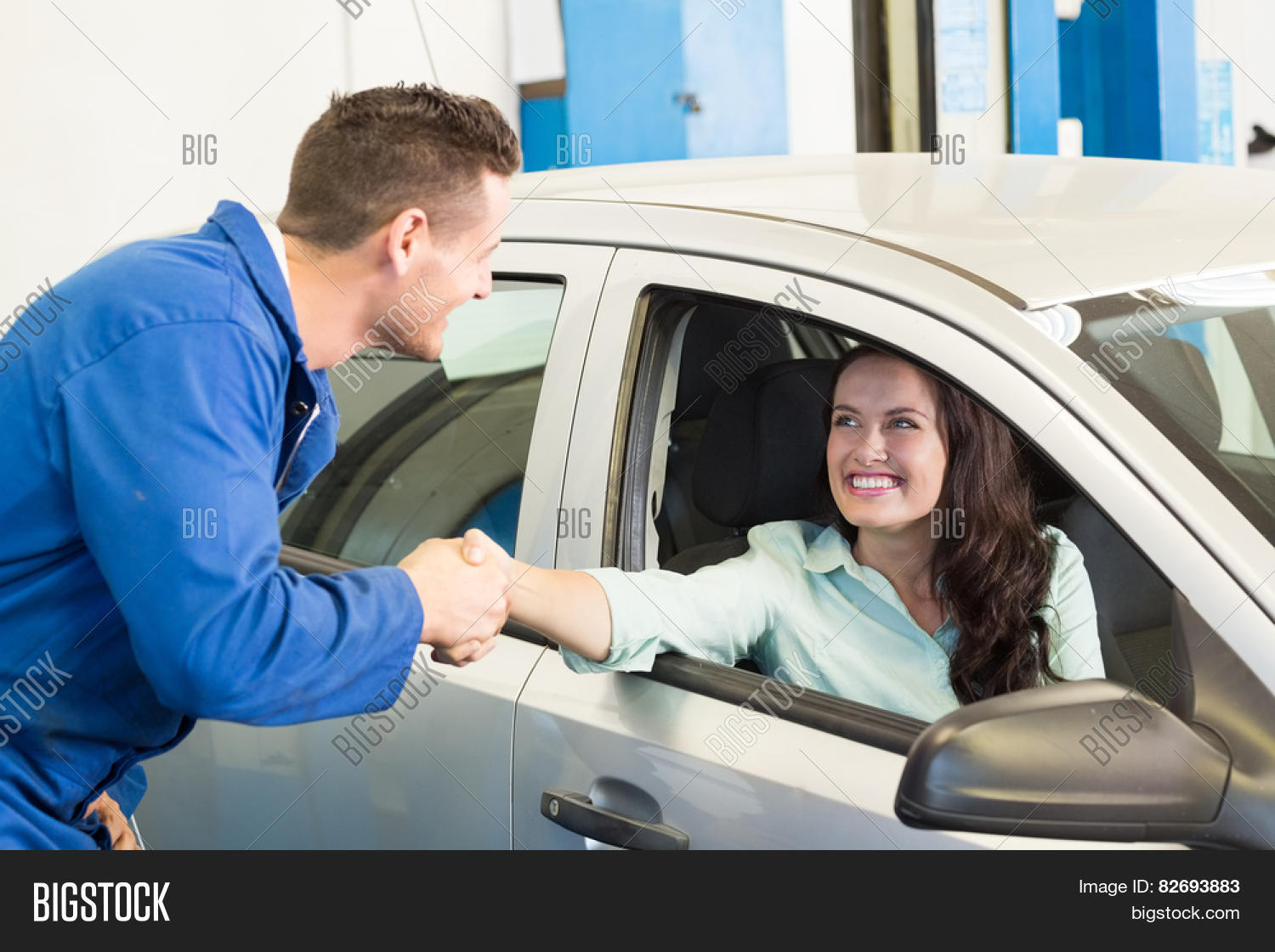Customer Shaking Hands Image & Photo (Free Trial) | Bigstock