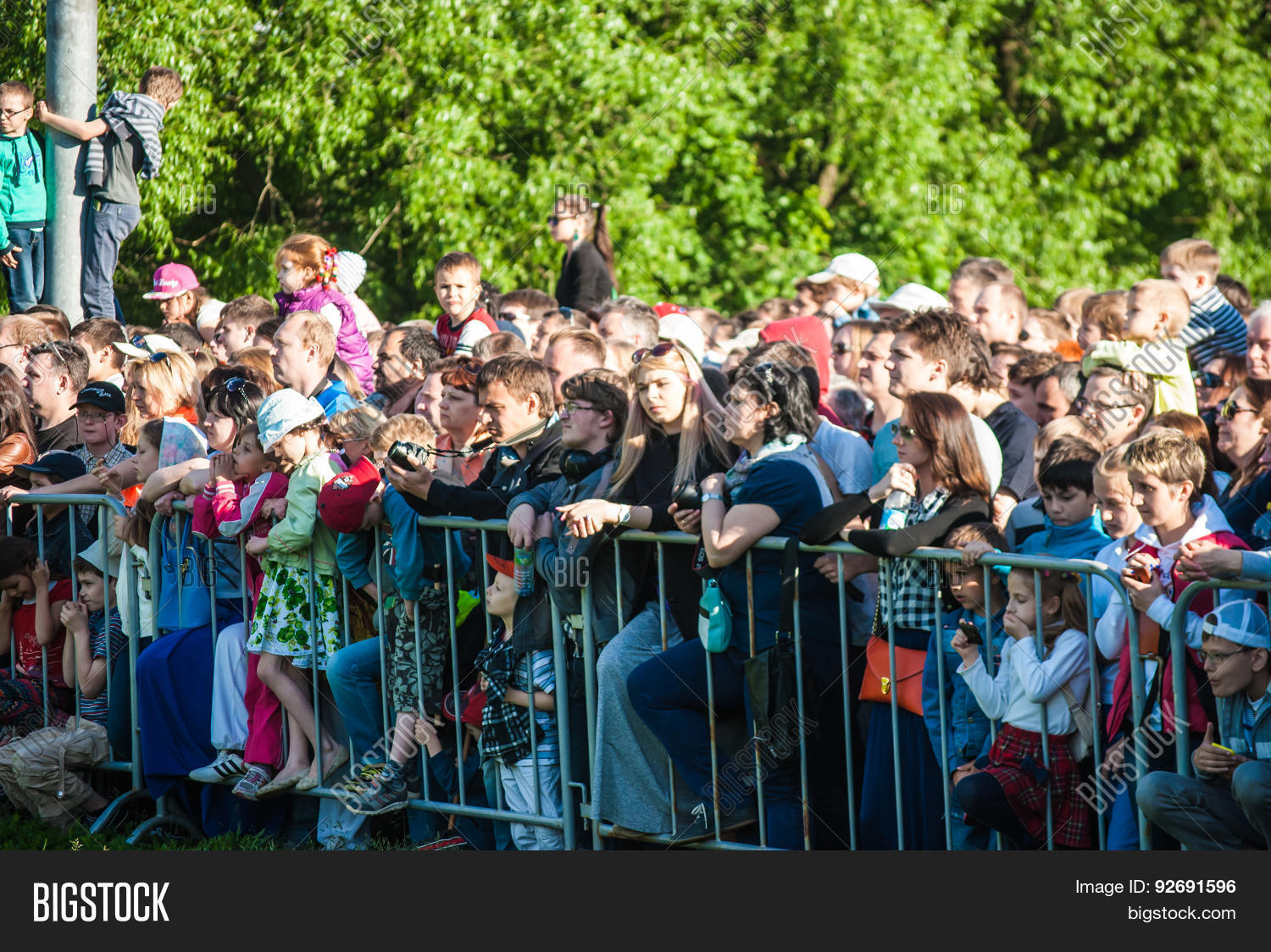 Crowd People Watching Image & Photo (Free Trial) | Bigstock